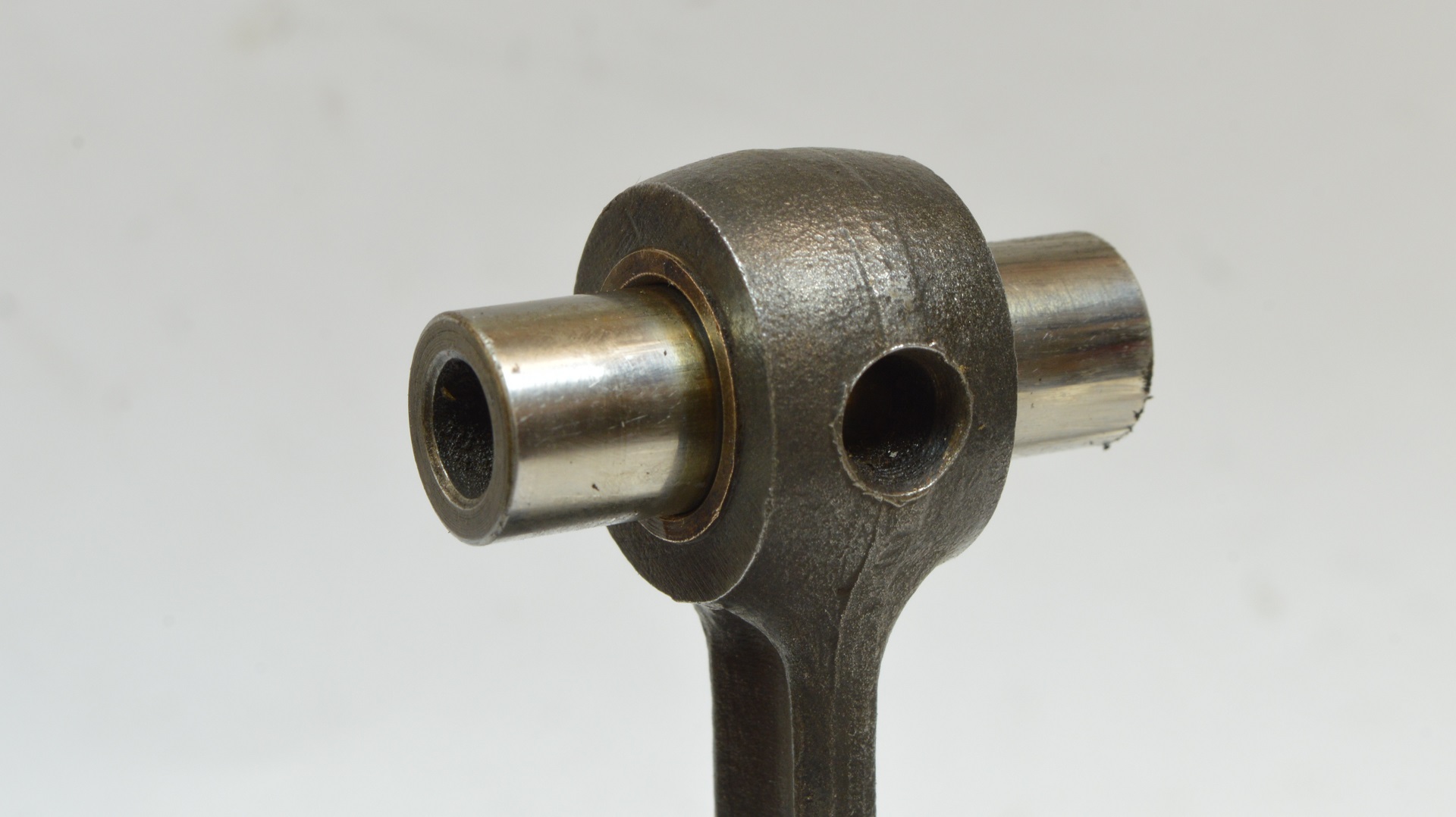 Brotscha kolvbultsbussingen rakt - Classic Motor