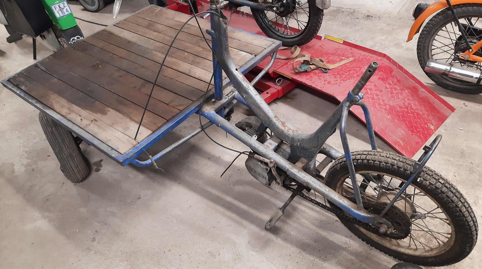 Vad är detta för flakmoped? - Classic Motor