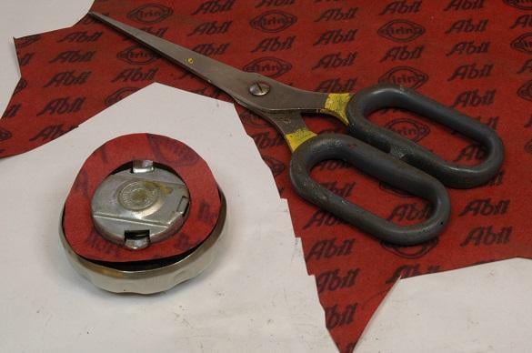 Lämpligt packningsmaterial till tanklocket - Classic Motor