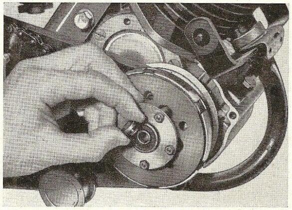 Montera koppling på tvåväxlad Husqvarna Novolette - Classic Motor