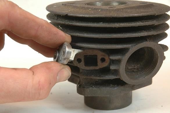 Vilken uppgift har locken över cylinderns kanaler? - Classic Motor