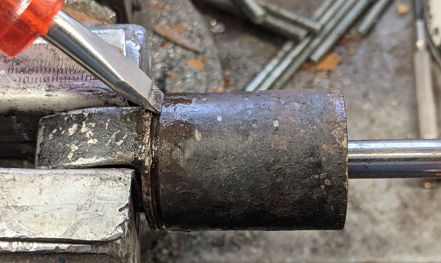 Hur får man isär stötdämparna till en Zündapp KS 50? - Classic Motor