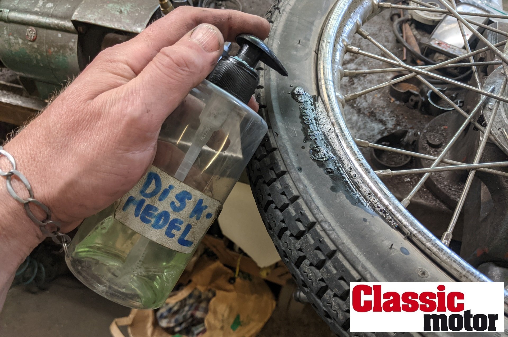 Så lagar du punktering på mopeden - Classic Motor