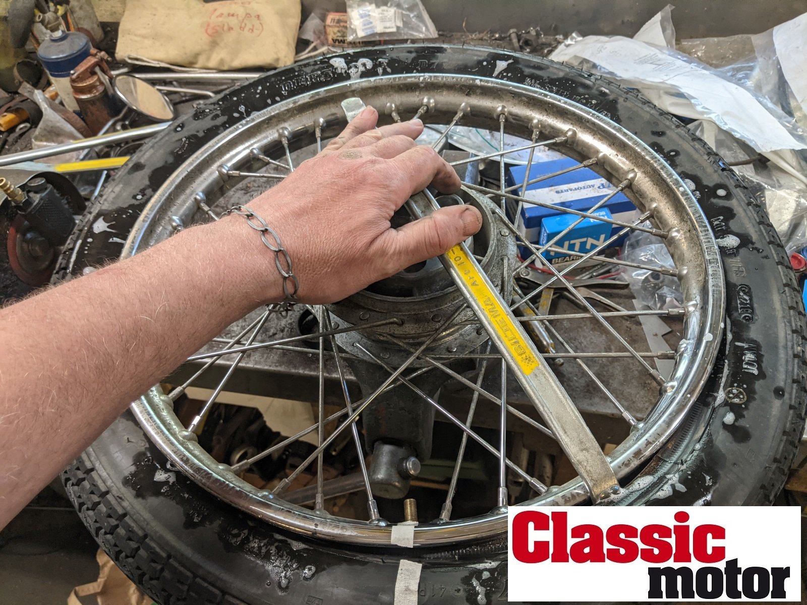 Så lagar du punktering på mopeden - Classic Motor