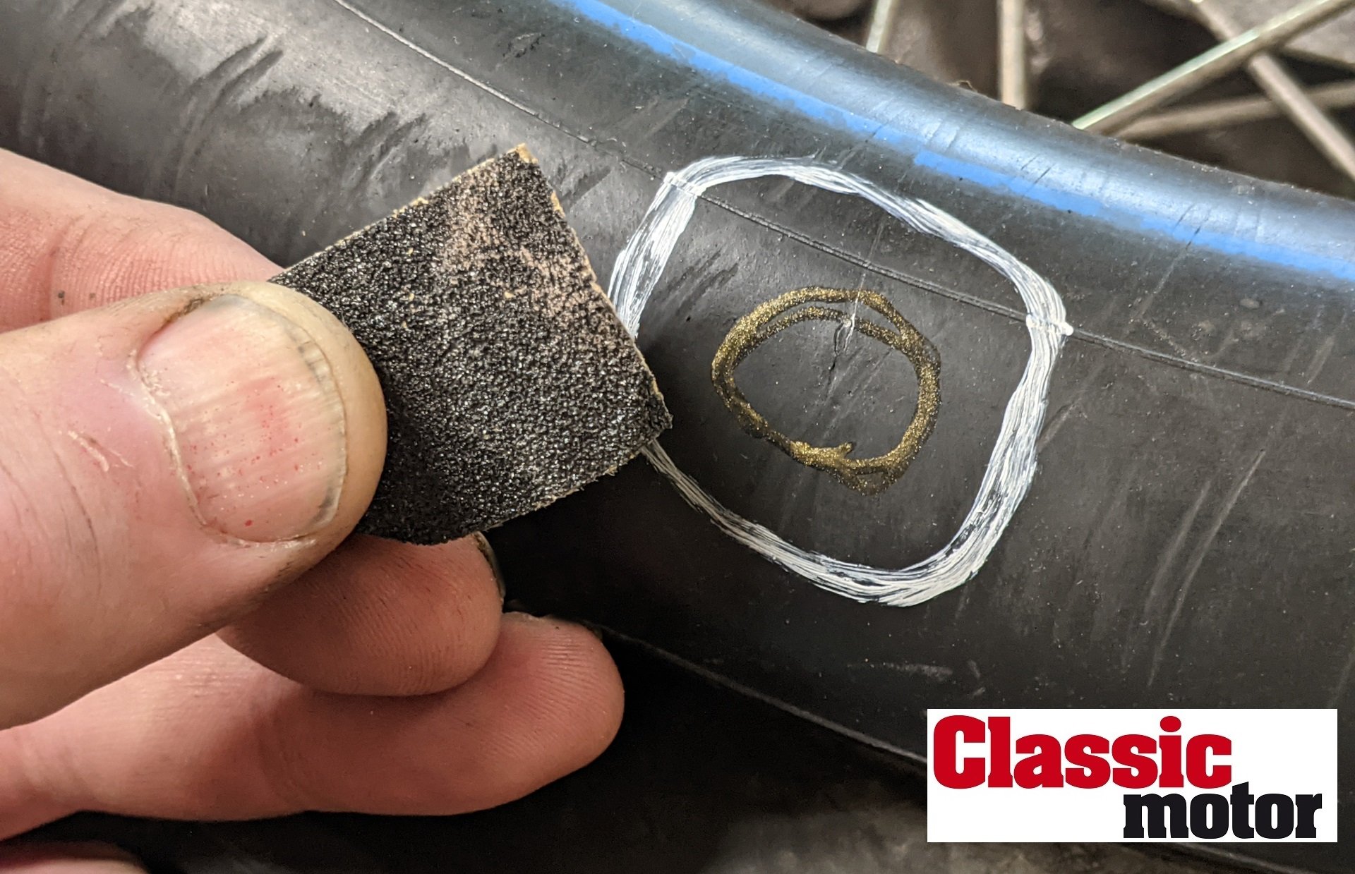 Så lagar du punktering på mopeden - Classic Motor