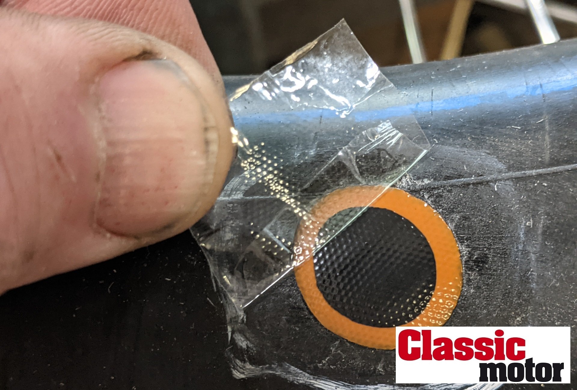 Så lagar du punktering på mopeden - Classic Motor