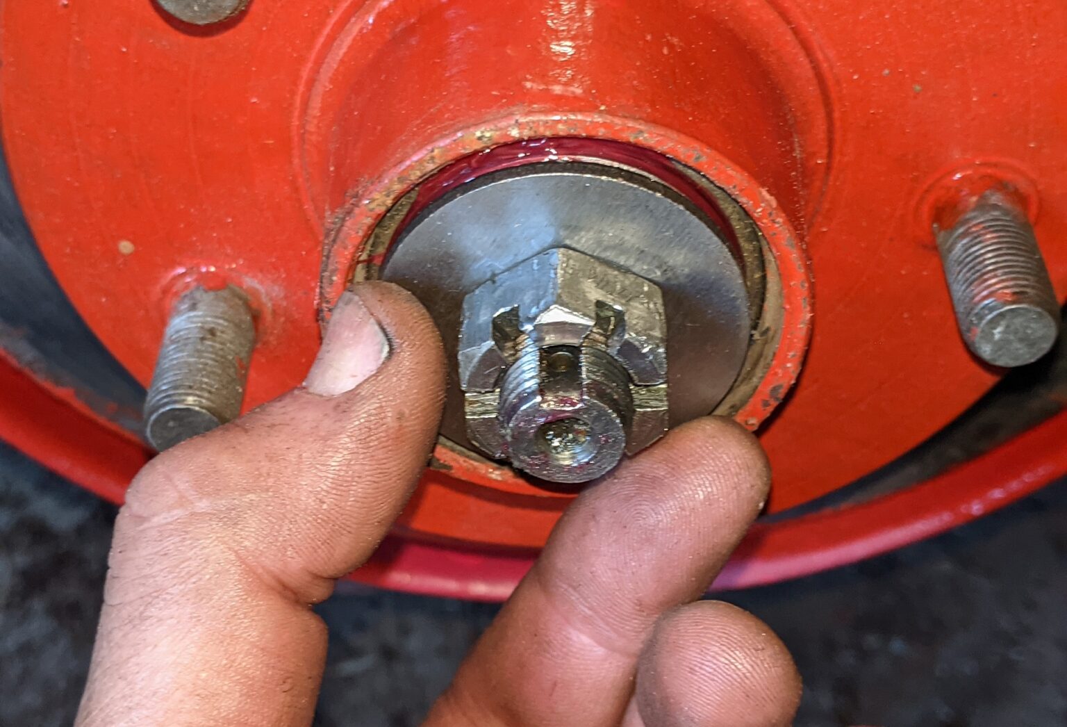 Justera framhjulslager på Volvo Amazon med skivbroms - Classic Motor