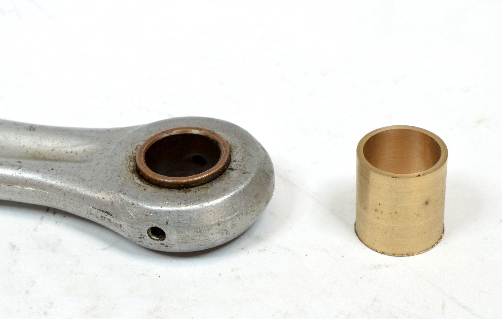 Byta kolvbultsbussning på Sachsmotor - Classic Motor